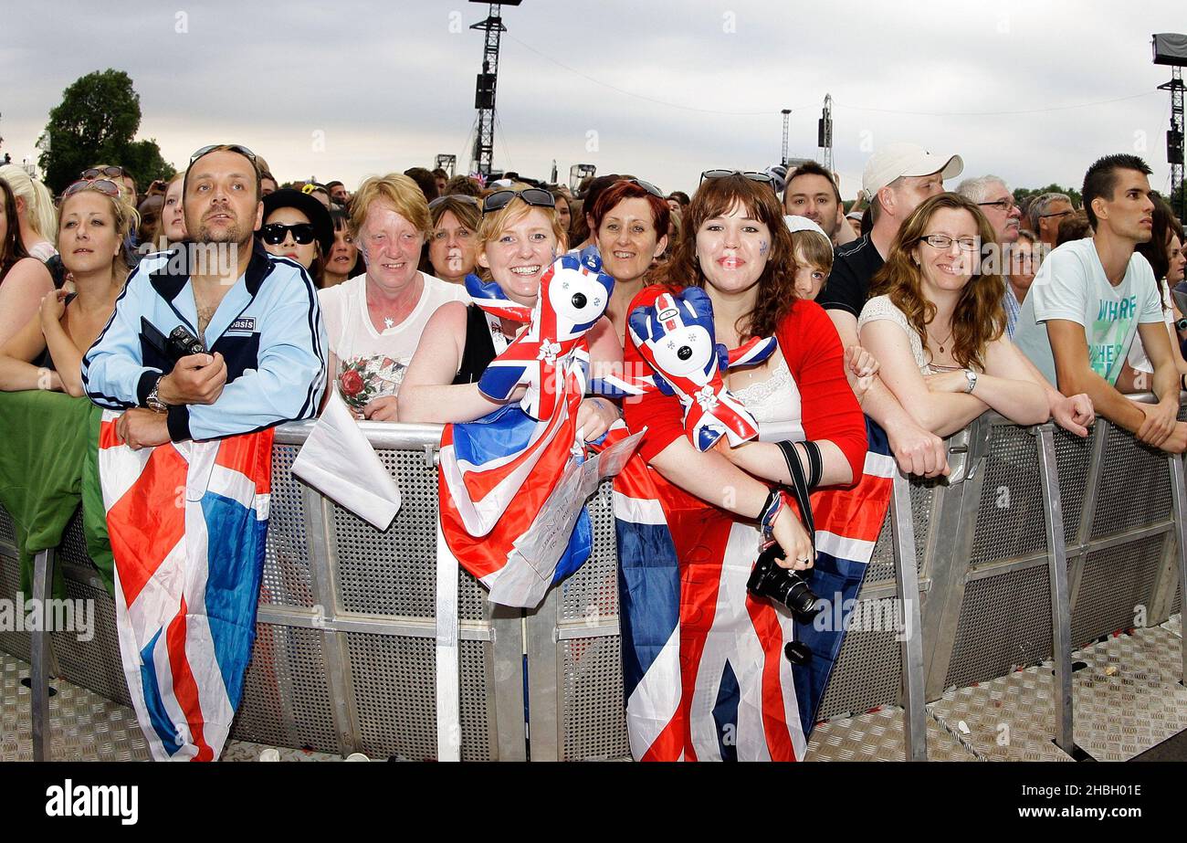 Paolo Nutini performs on stage at BT London Live Opening Ceremony ...