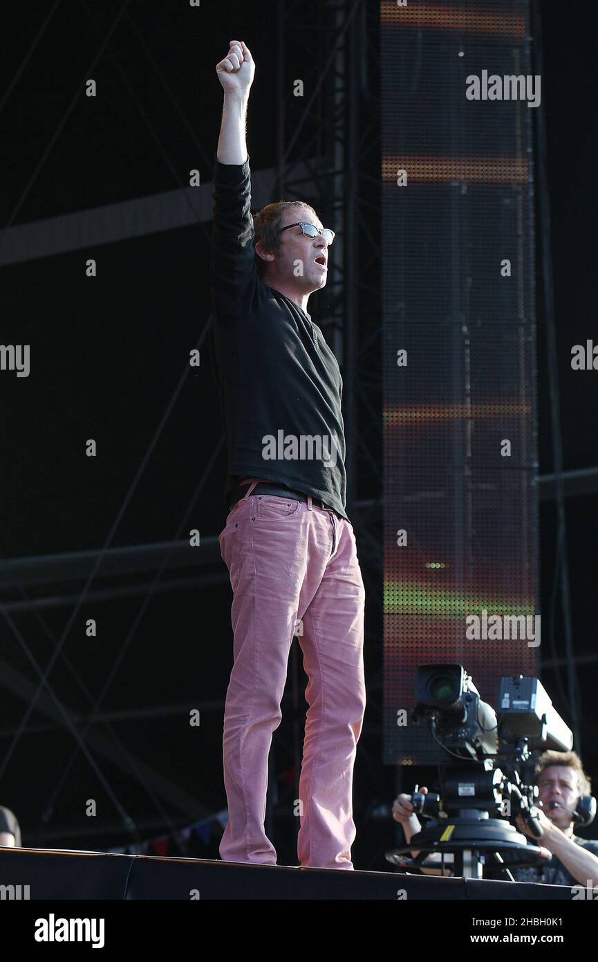 Simon Fowler of Ocean Colour Scene performs on stage at the BT London ...