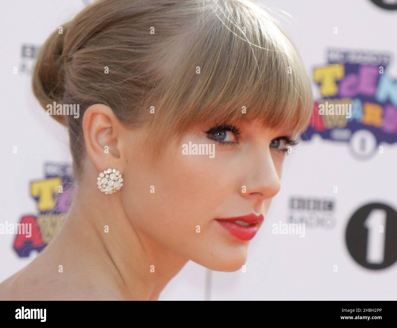 Taylor Swift Forehead