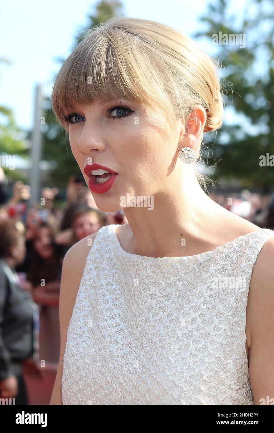Taylor swift head shot hi-res stock photography and images - Alamy