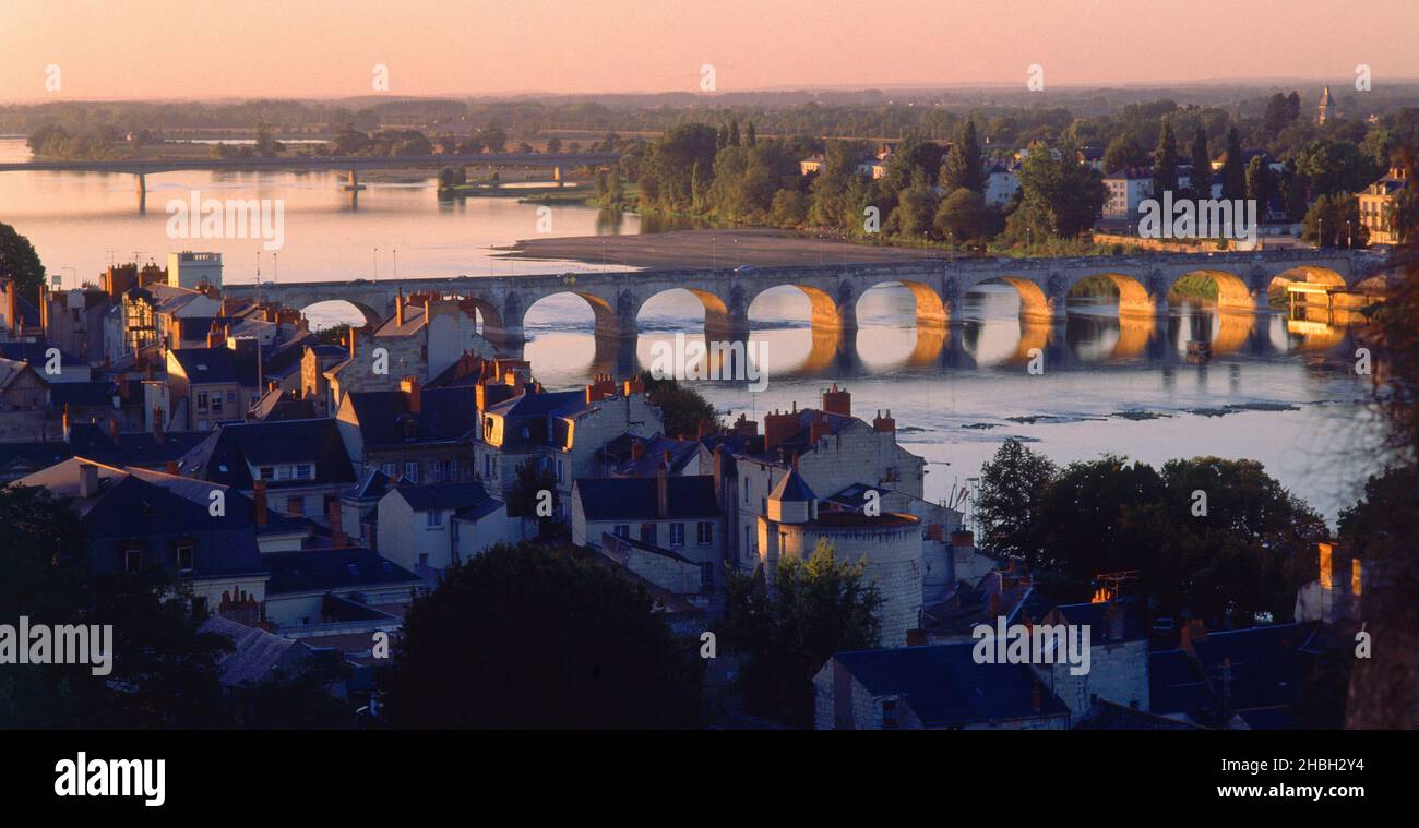 VISTA DEL RIO LOIRE CON EL PUENTE DE GAULLE - FOTO AÑOS 90. Location ...