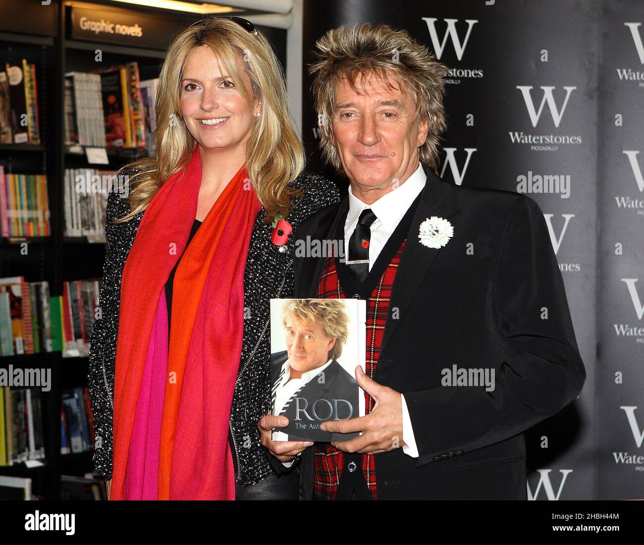 Rod Stewart and wife signs copies of his autobiography 'Rod ...