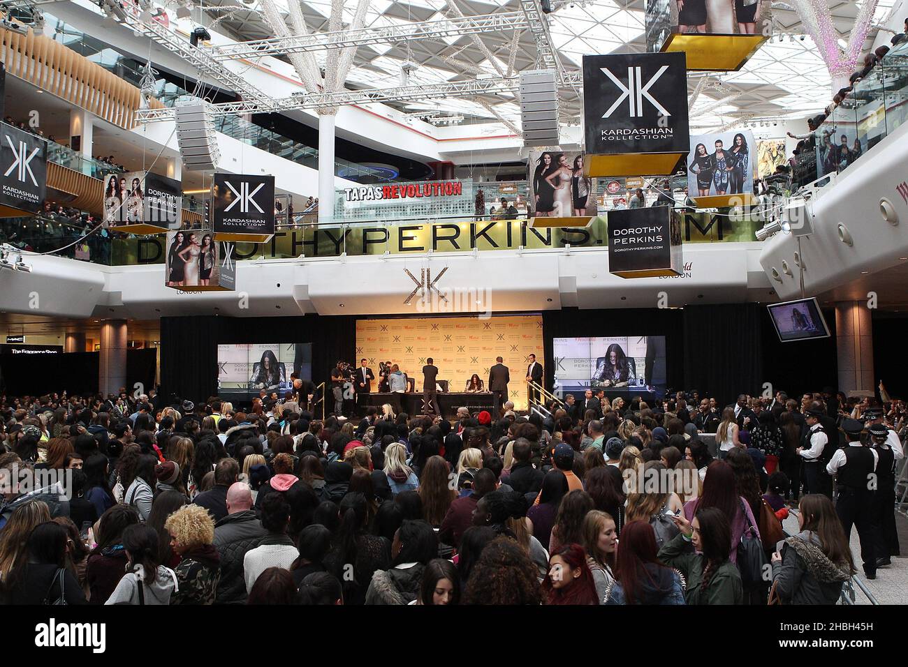 The Kardashian Sisters Kourtney, Kim and KhloŽ Launch Their Kardashian ...