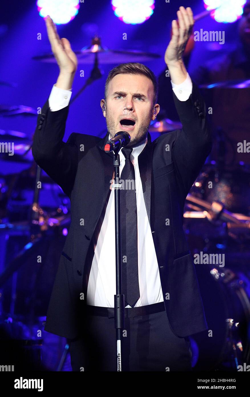 Gary barlow in concert london hi-res stock photography and images - Alamy