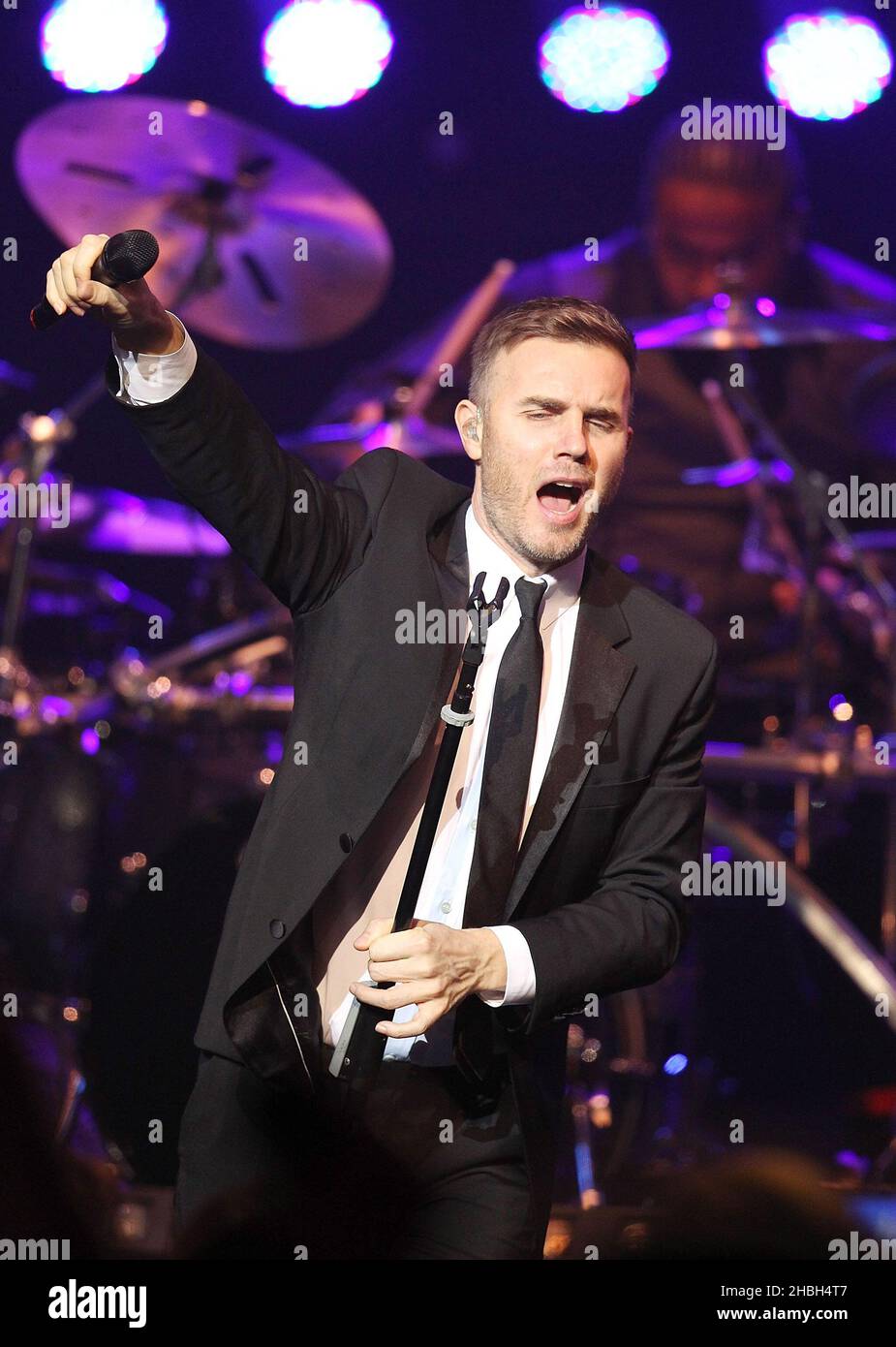 Gary barlow in concert london hi-res stock photography and images - Alamy