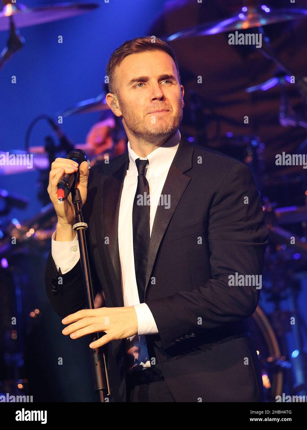 Gary barlow in concert london hi-res stock photography and images - Alamy