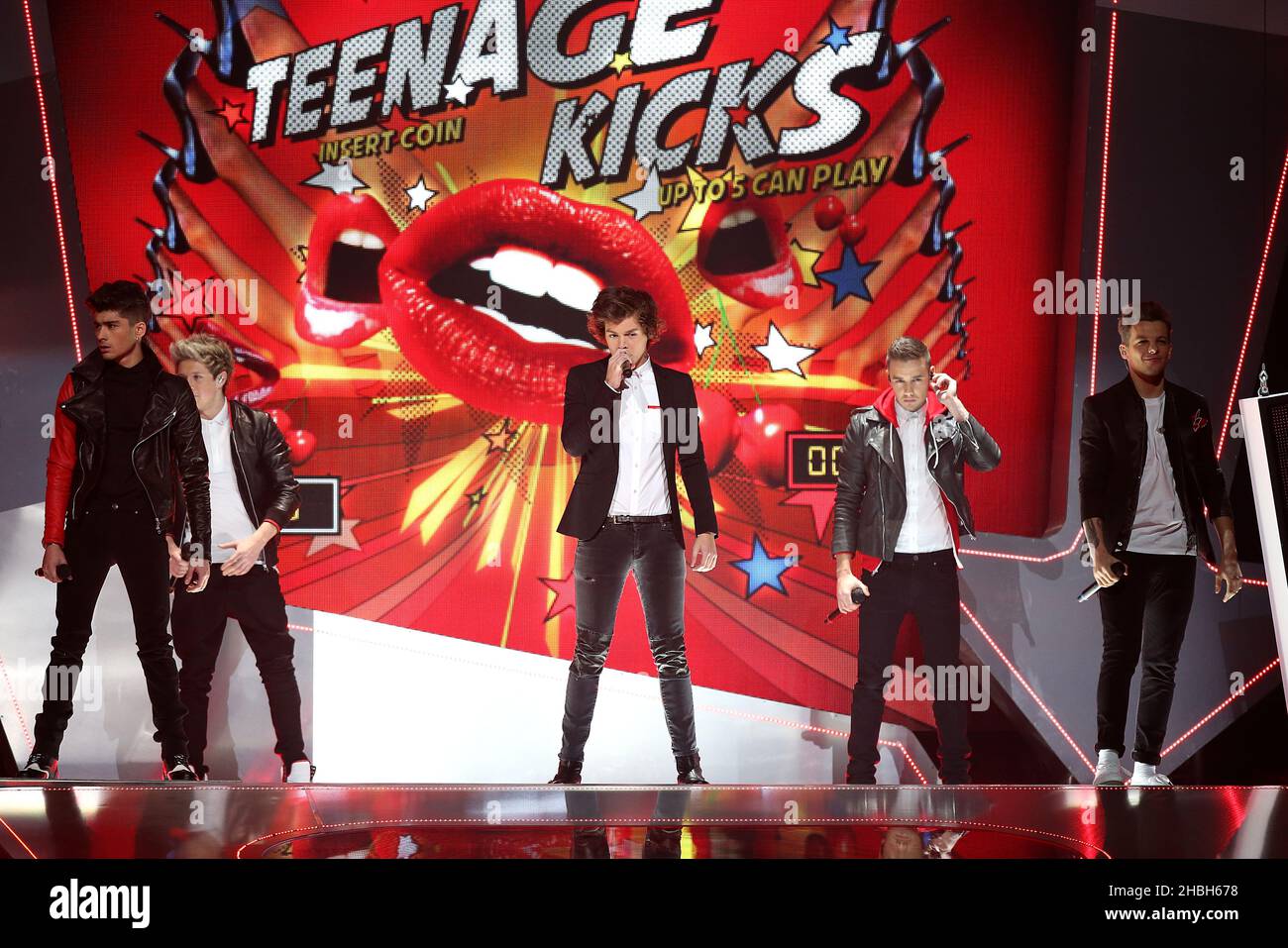 Niall Horan Crying On Stage Hugging Zayn