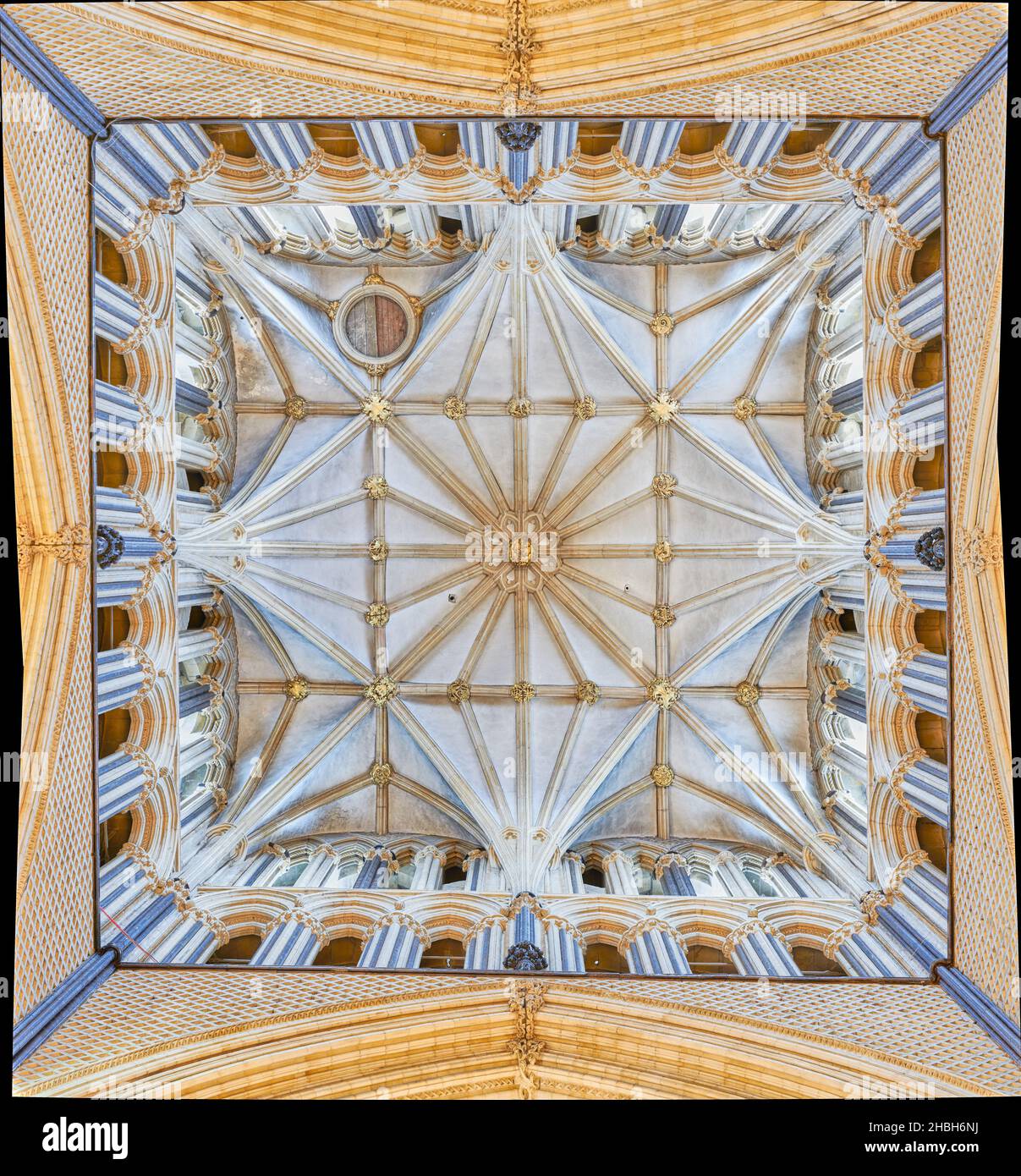 Diamond pattern ceiling hi-res stock photography and images - Alamy