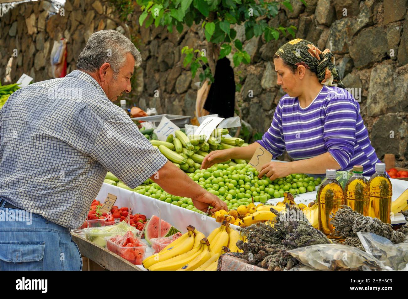 Vegetable stall outdoor market hi-res stock photography and images - Alamy