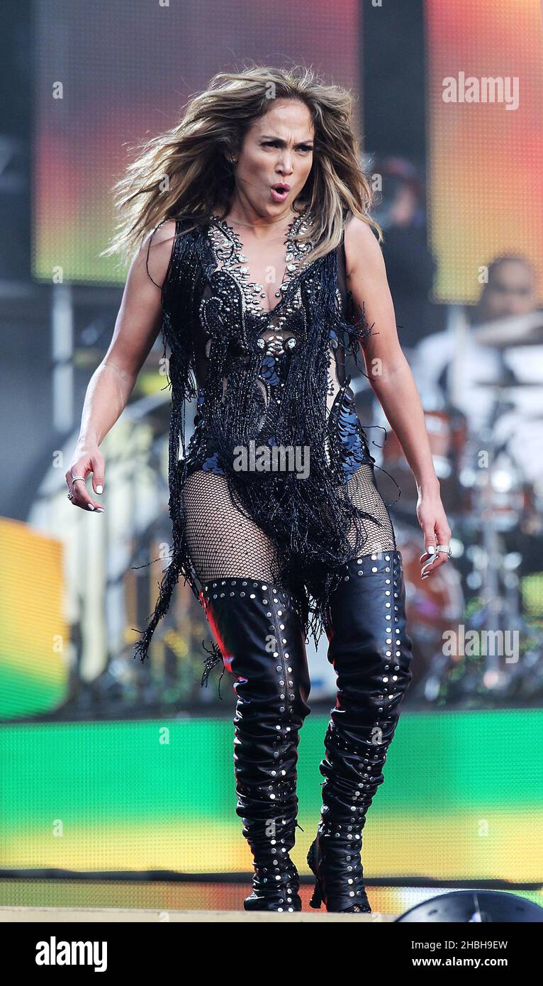 Jennifer lopez performing on stage hi-res stock photography and images ...