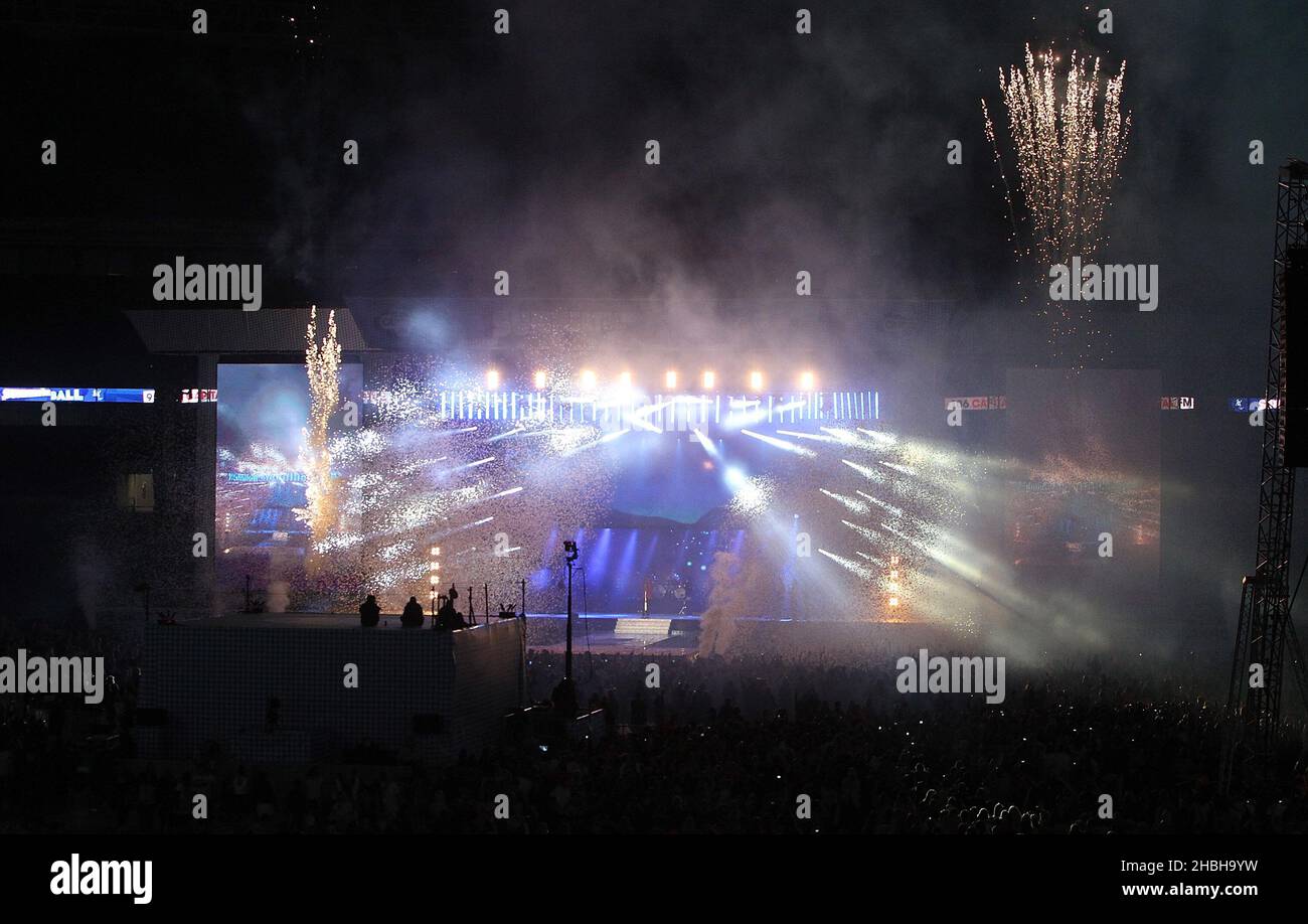 Stage fireworks hi-res stock photography and images - Alamy