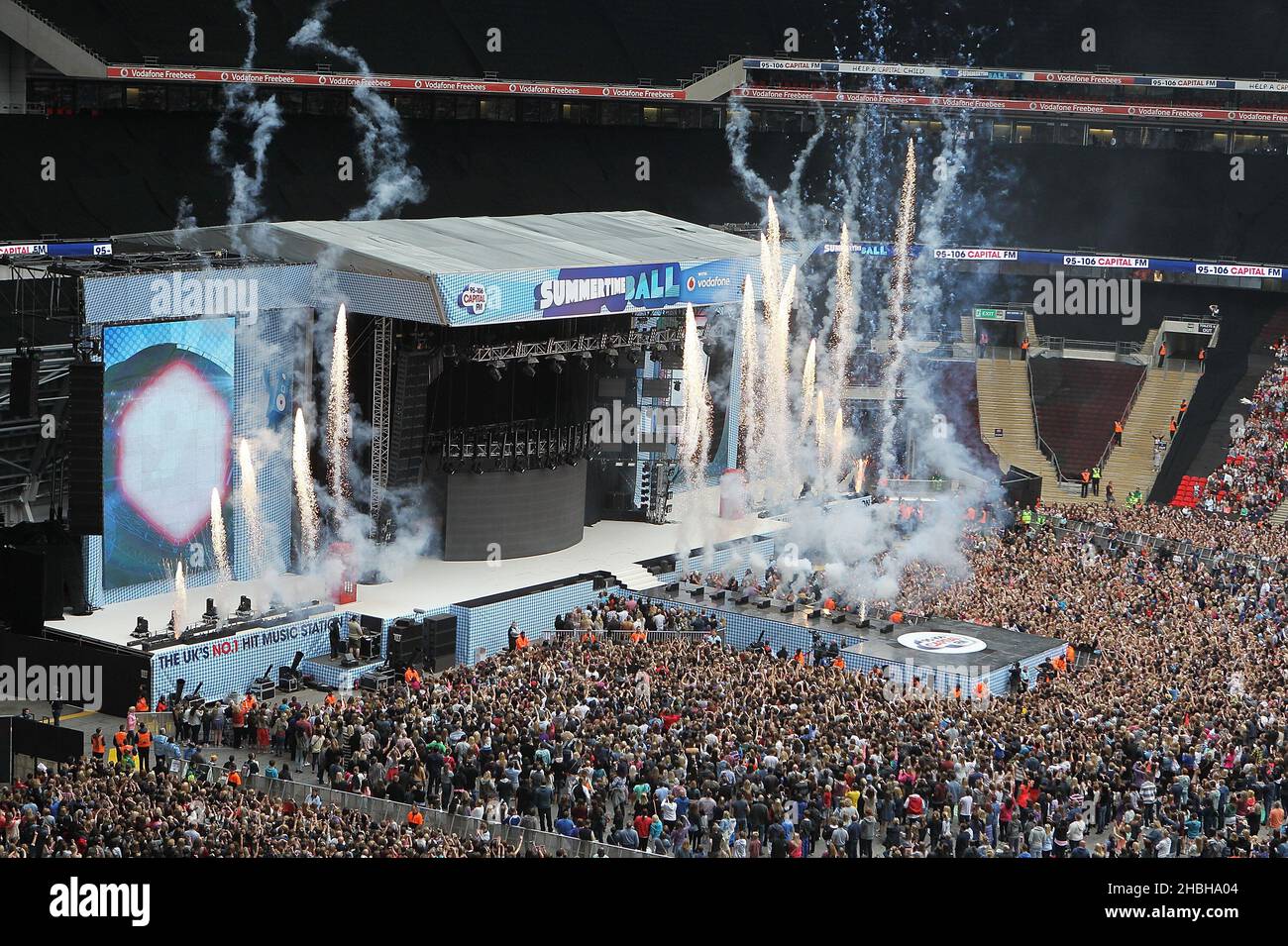 Stage fireworks hi-res stock photography and images - Alamy