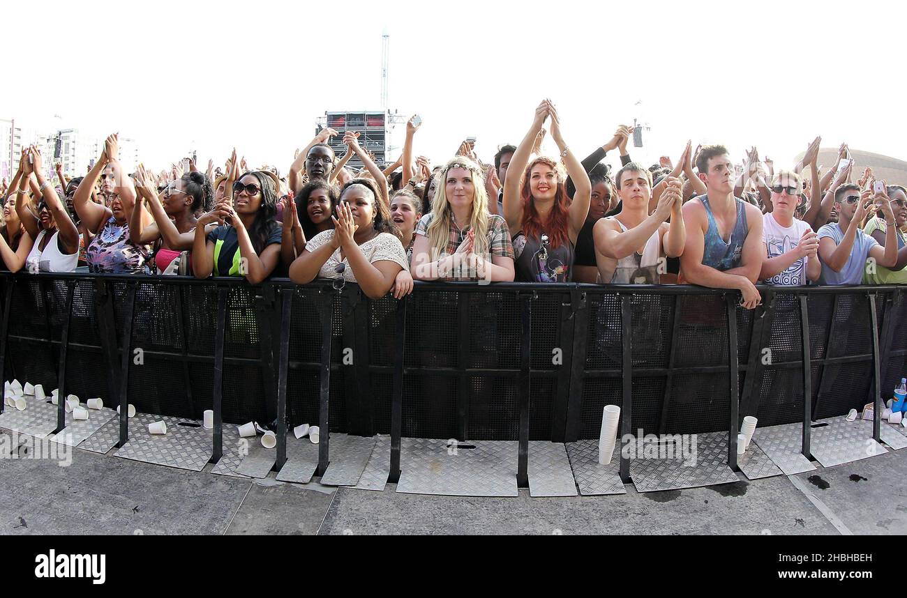 Crowds at wireless festival hi-res stock photography and images - Alamy