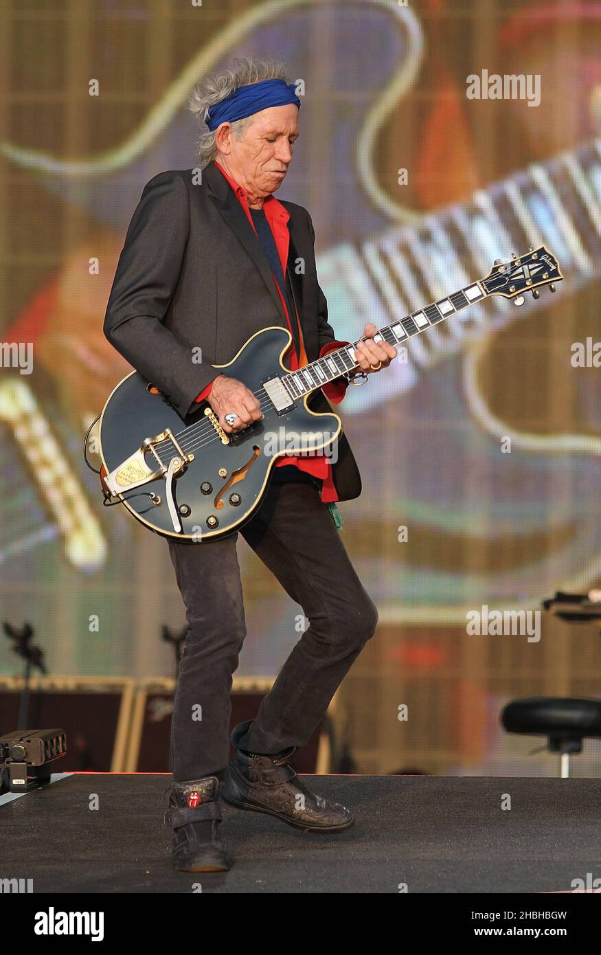 Keith richards on stage hi-res stock photography and images - Alamy