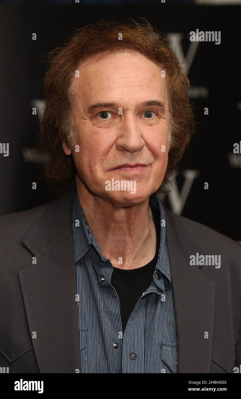 Ray Davies Autobiography Americana Book Signing at Waterstones in ...