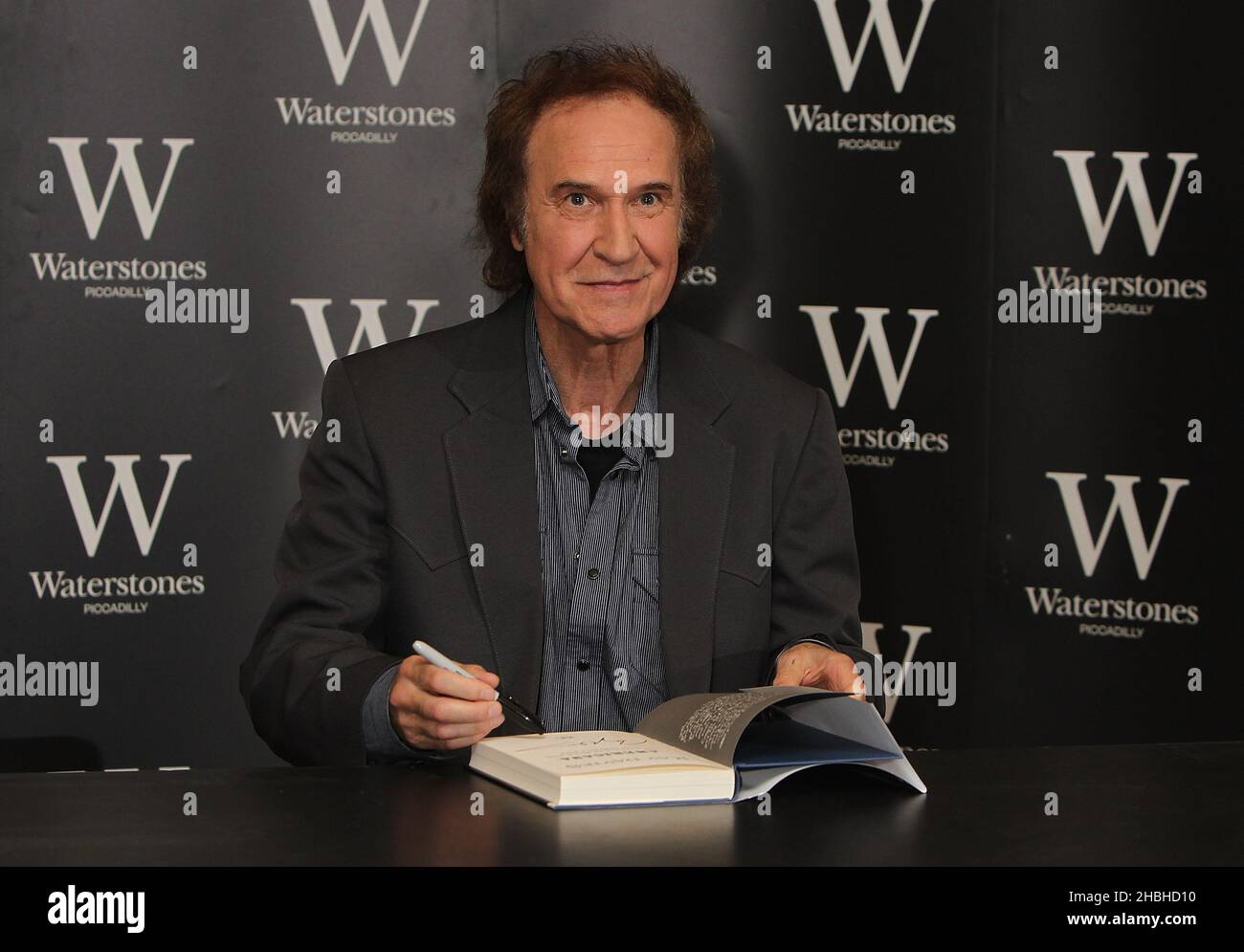 Ray Davies Autobiography Americana Book Signing at Waterstones in ...