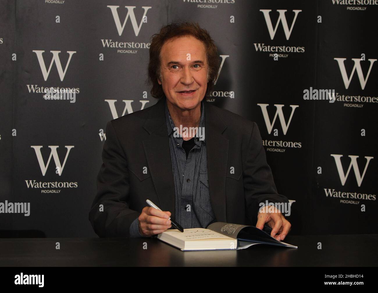 Ray Davies Autobiography Americana Book Signing at Waterstones in ...
