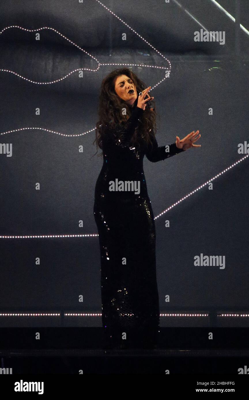 Lorde on stage hi-res stock photography and images - Alamy