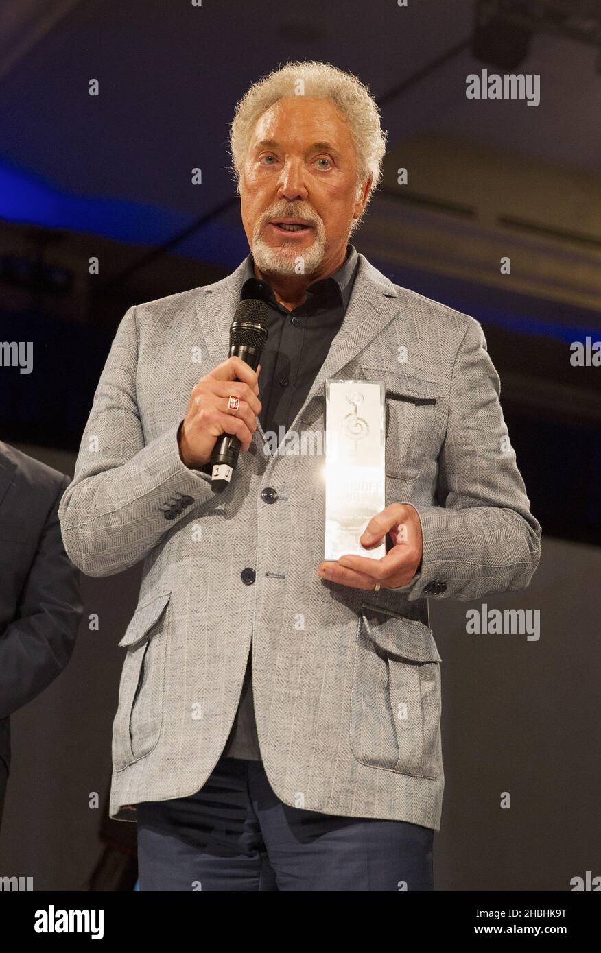 Sir Tom Jones wins the Sony Mobile Lifetime Achievement Award at the ...