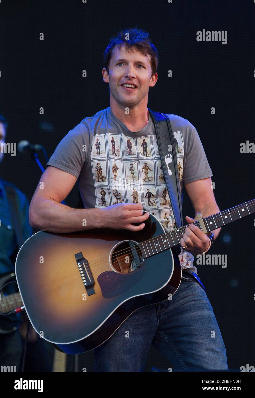 James Blunt performs on stage at the Invictus Games Closing Ceremony at ...