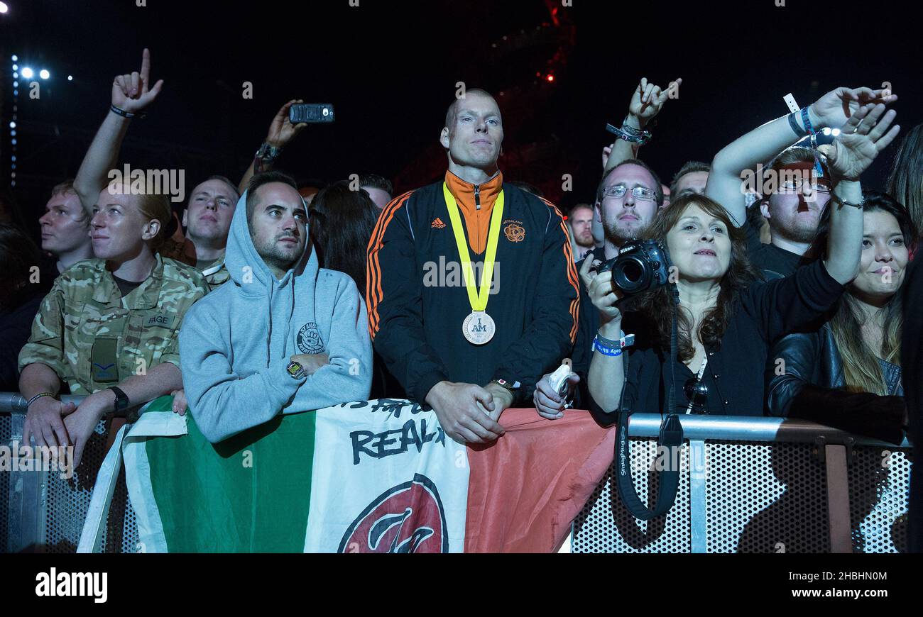 Fans watching the Invictus Games Closing Ceremony at the Queen ...