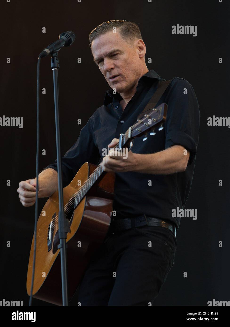 Bryan adams in concert hi-res stock photography and images - Alamy