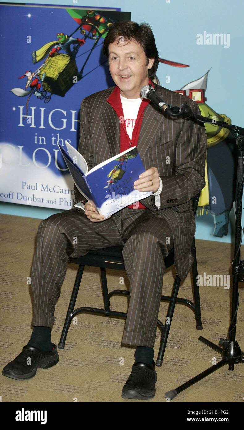 Paul McCartney attending a photocall for High In The Clouds, in Waterstones, London Stock Photo ...