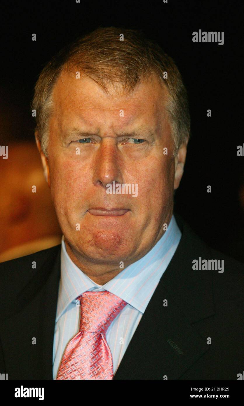 Geoff hurst hi-res stock photography and images - Alamy