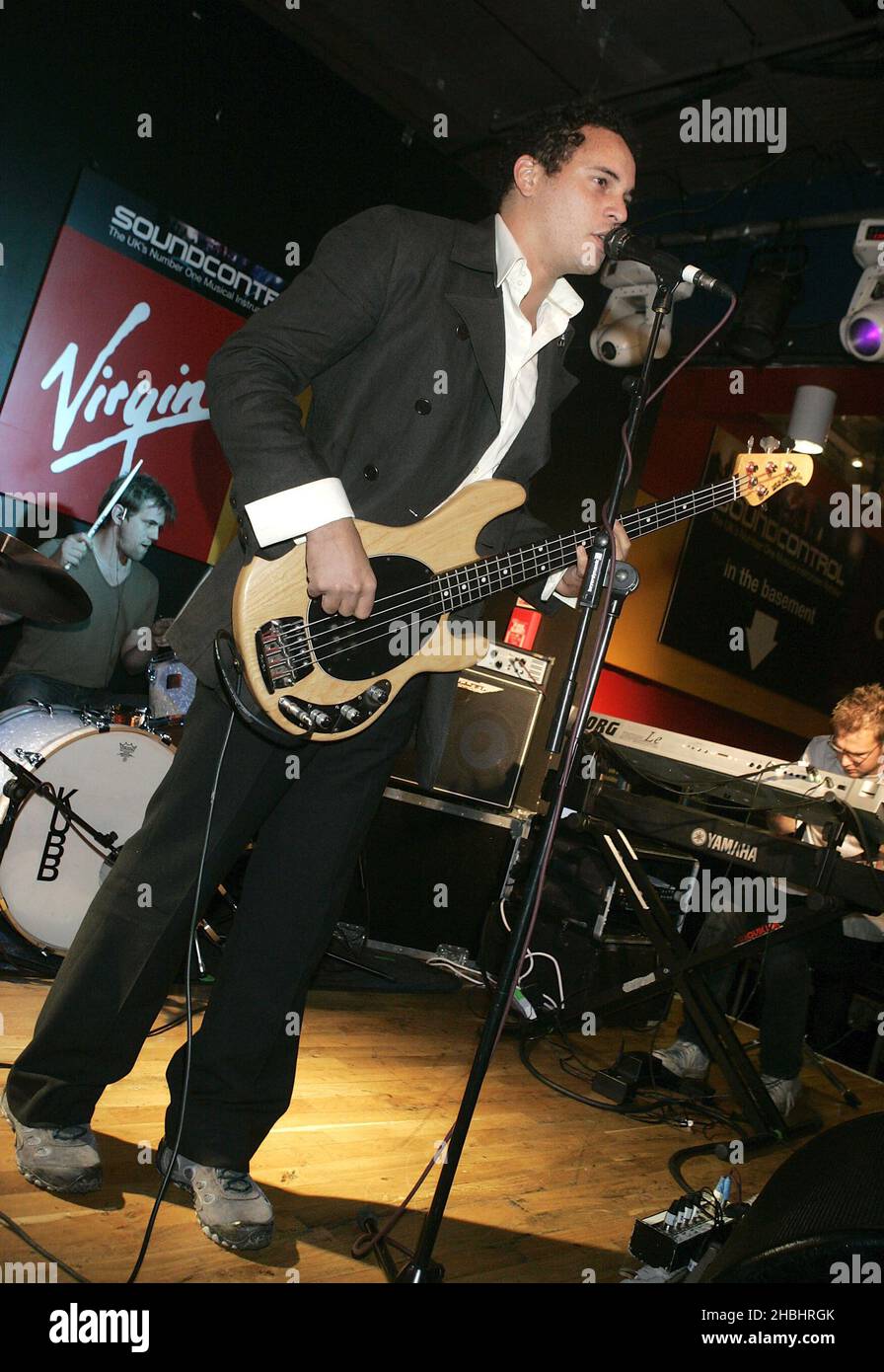 Harry Collier, vocalist, Adj, gutiar, John Tilley, Keyboards, Dom ...