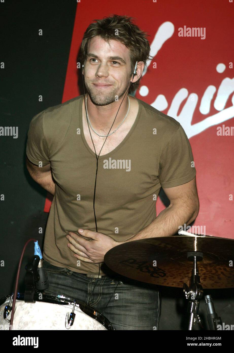 Harry Collier, vocalist, Adj, gutiar, John Tilley, Keyboards, Dom ...