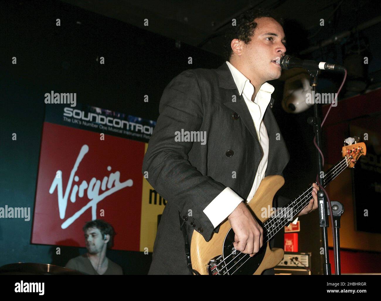 Harry Collier, vocalist, Adj, gutiar, John Tilley, Keyboards, Dom ...