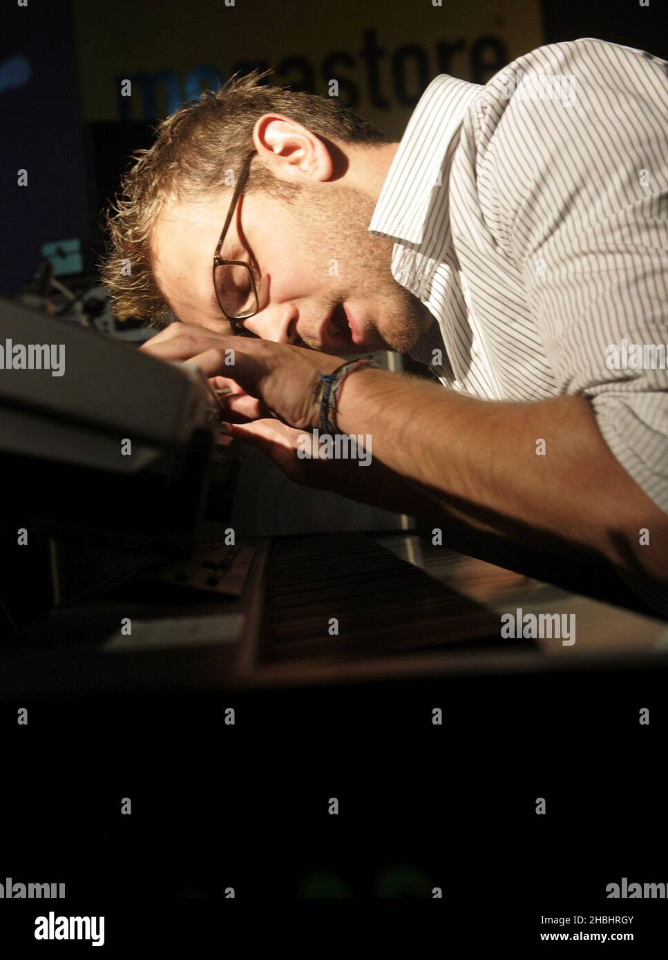 Harry Collier, vocalist, Adj, gutiar, John Tilley, Keyboards, Dom ...