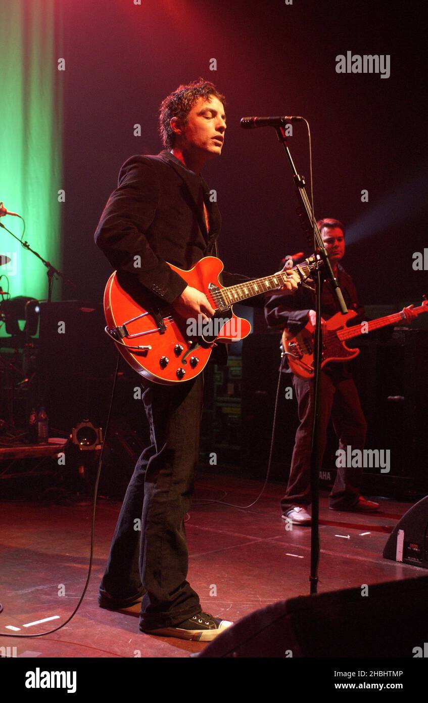 The Wallflowers, Jacob Dylan performing live at The shepherds bush ...