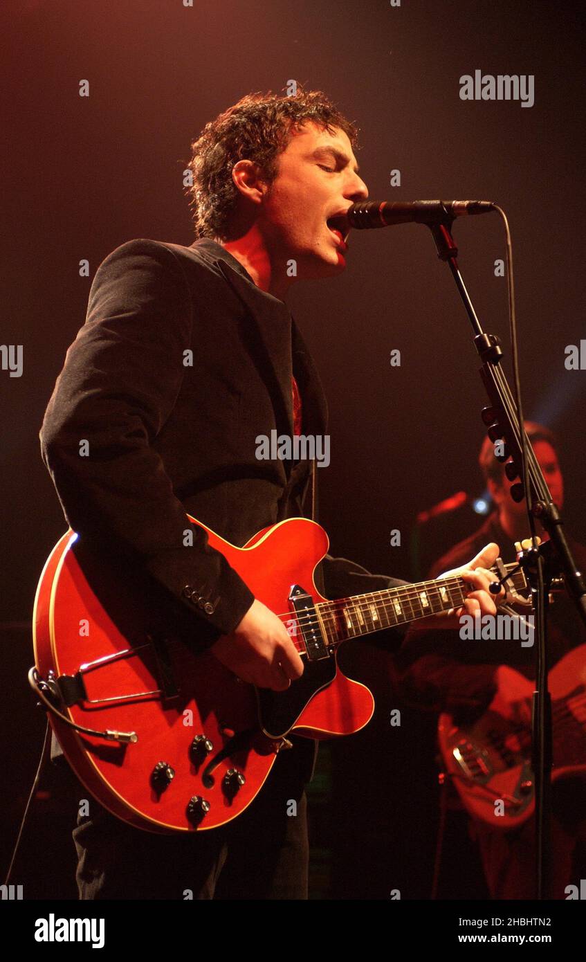 The Wallflowers, Jacob Dylan performing live at The shepherds bush ...