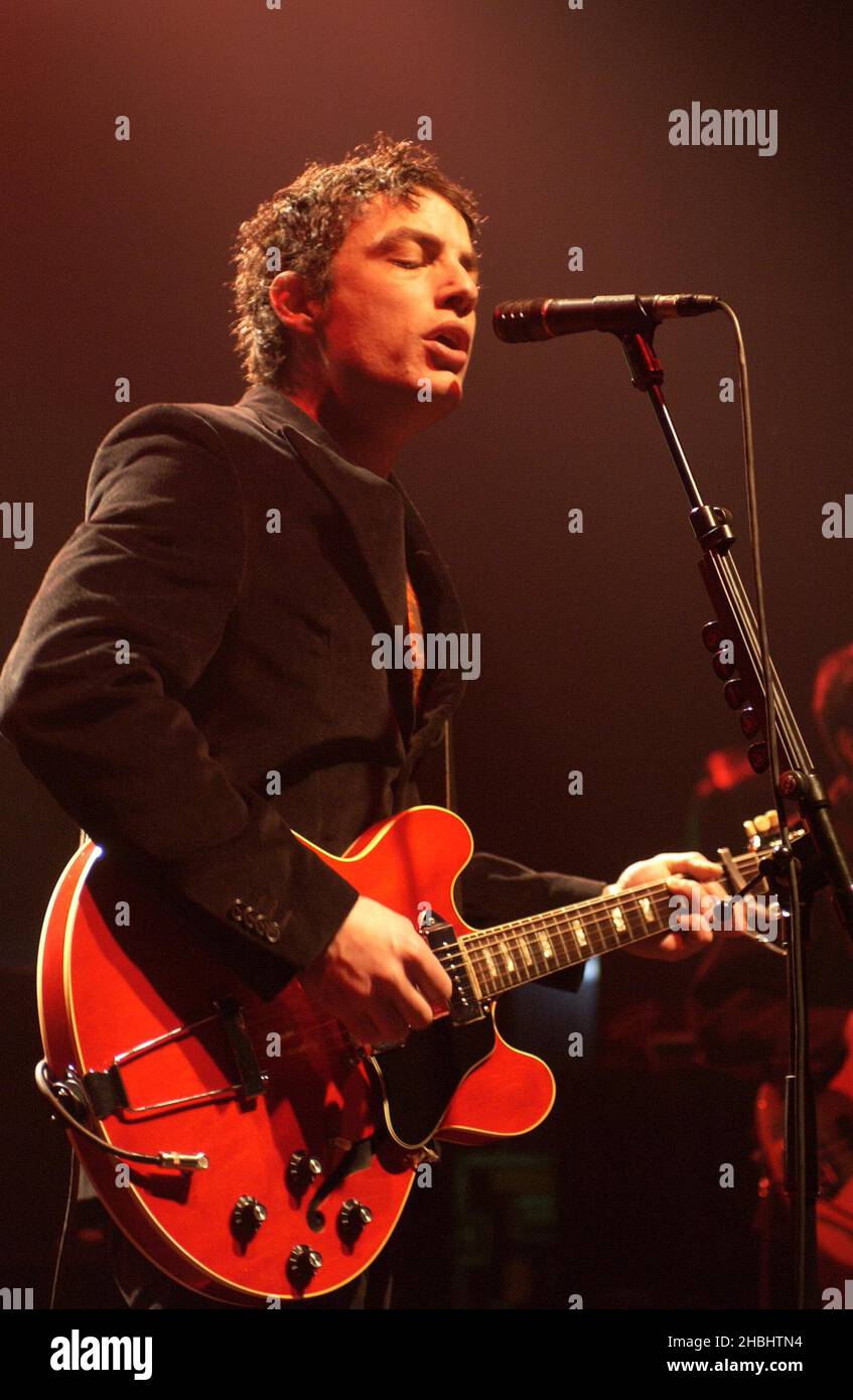 The Wallflowers, Jacob Dylan performing live at The shepherds bush ...