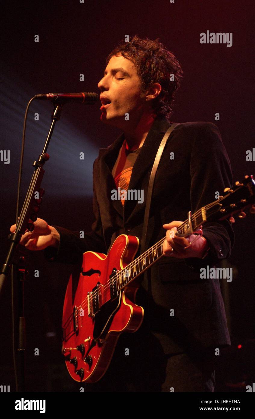 The Wallflowers, Jacob Dylan performing live at The shepherds bush ...