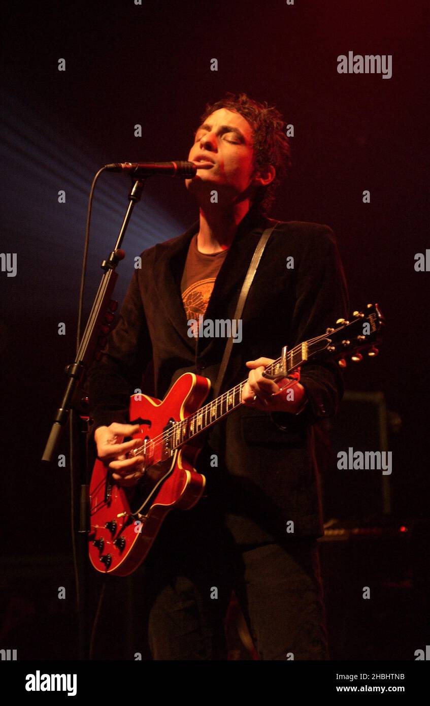 The Wallflowers, Jacob Dylan performing live at The shepherds bush ...