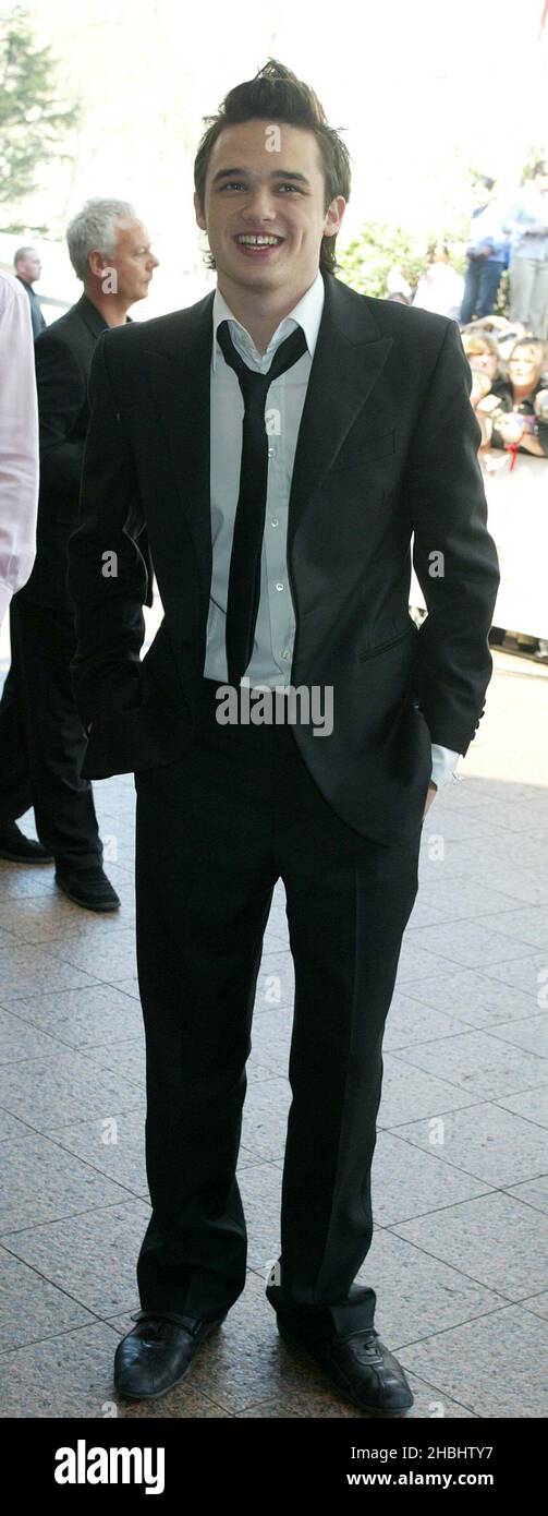 Gareth gates white suit hi-res stock photography and images - Alamy