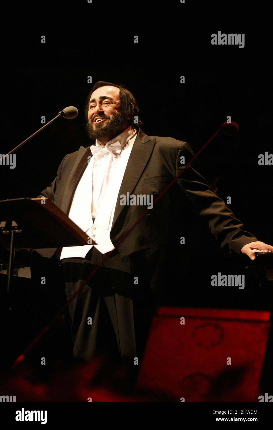 Luciano pavarotti albert hall hi-res stock photography and images - Alamy