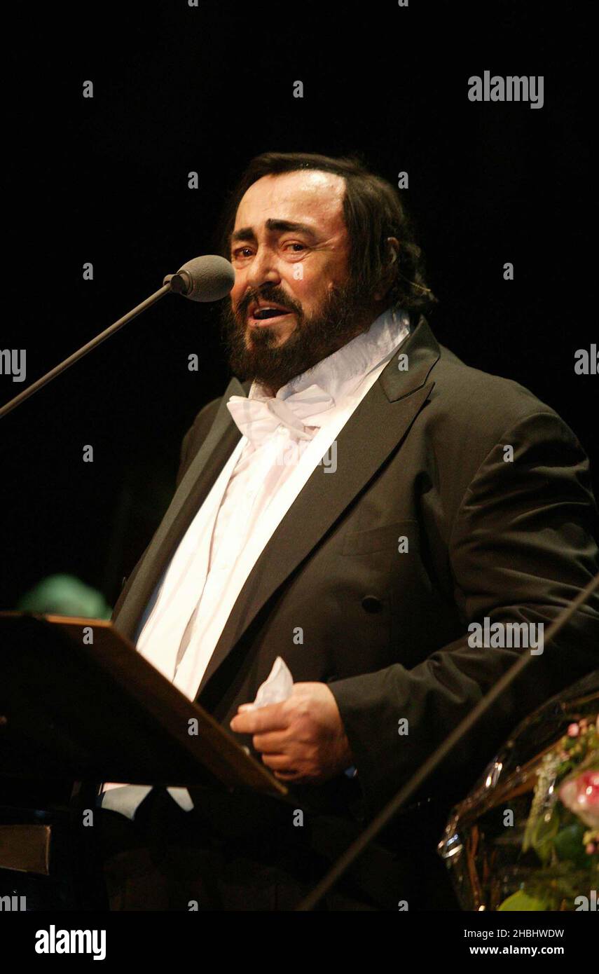 Luciano pavarotti albert hall hi-res stock photography and images - Alamy