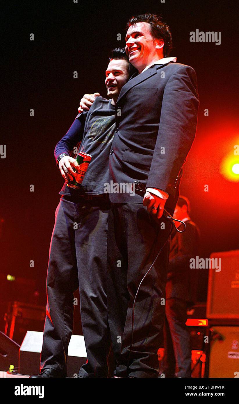 Sum Forty One Perform Live on Stage with the Mighty Mighty Bosstones at ...