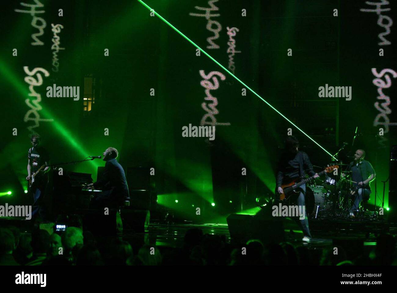 Chris martin piano hi-res stock photography and images - Alamy