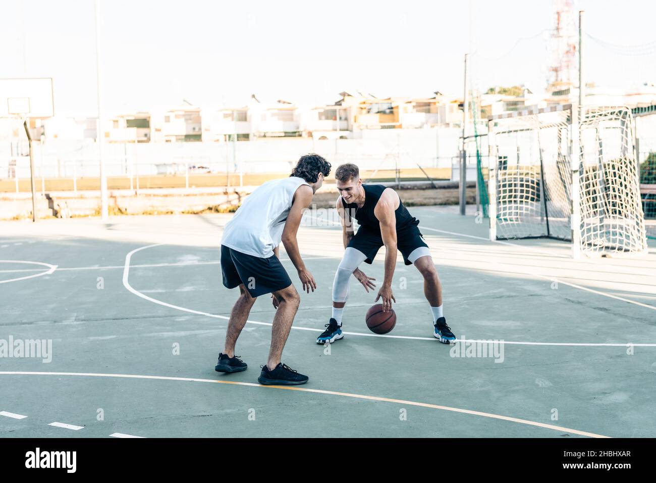 Group of friends playing basketball hi-res stock photography and images ...