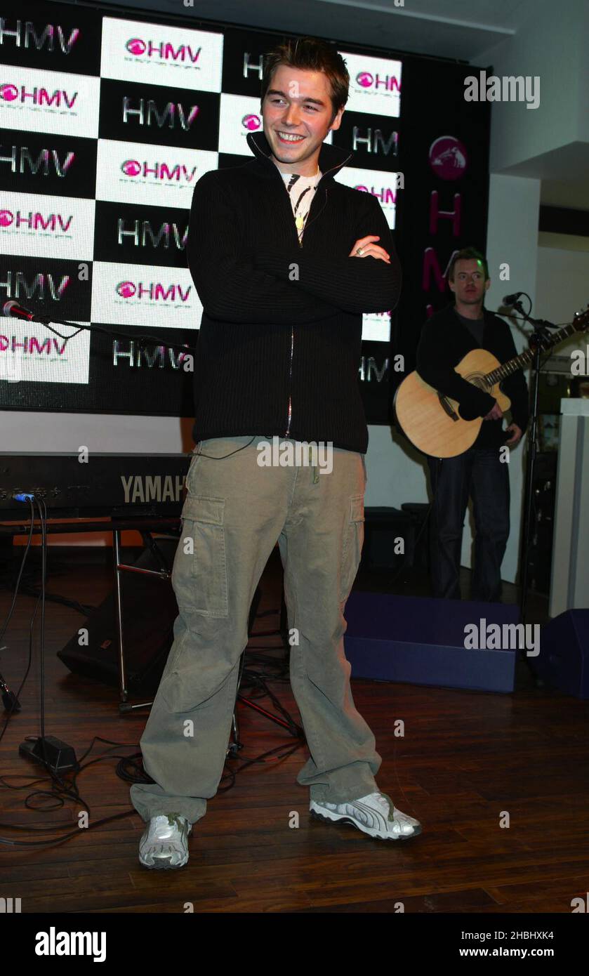 David Sneddon, winner of BBC Fame Academy performs his first live ...