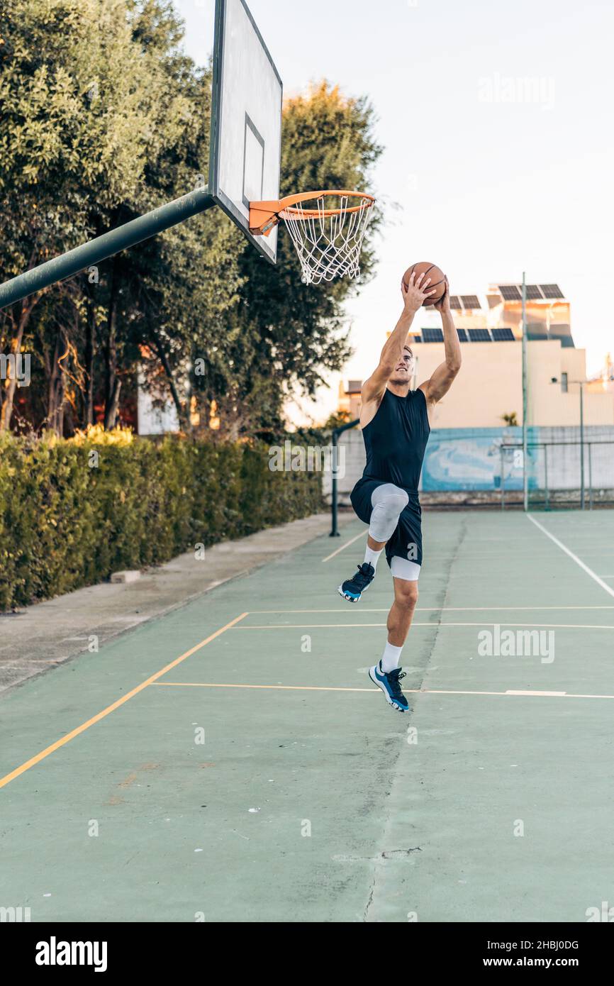 Very tall man hi-res stock photography and images - Alamy