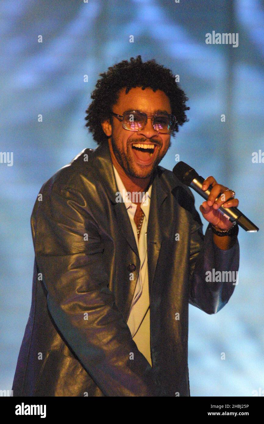 Shaggy on stage hi-res stock photography and images - Alamy