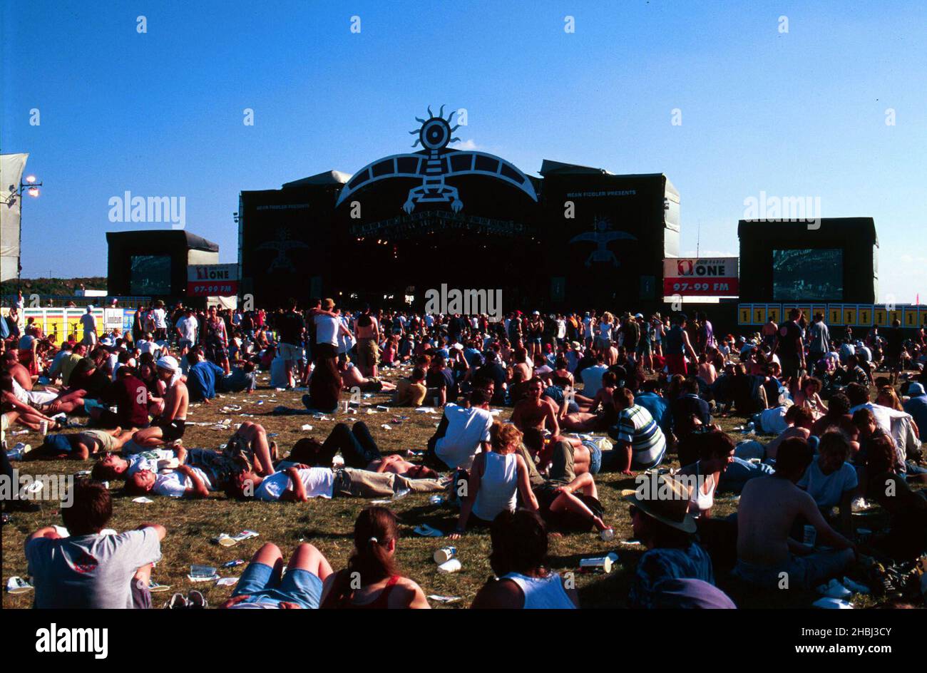1997 crowds hi-res stock photography and images - Alamy