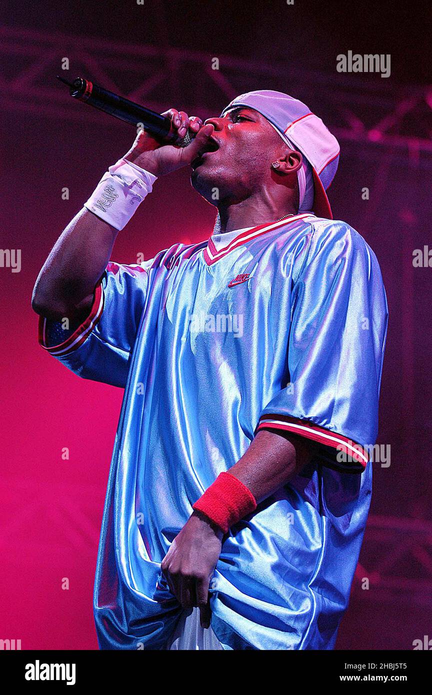 Wembley arena blue hi-res stock photography and images - Alamy