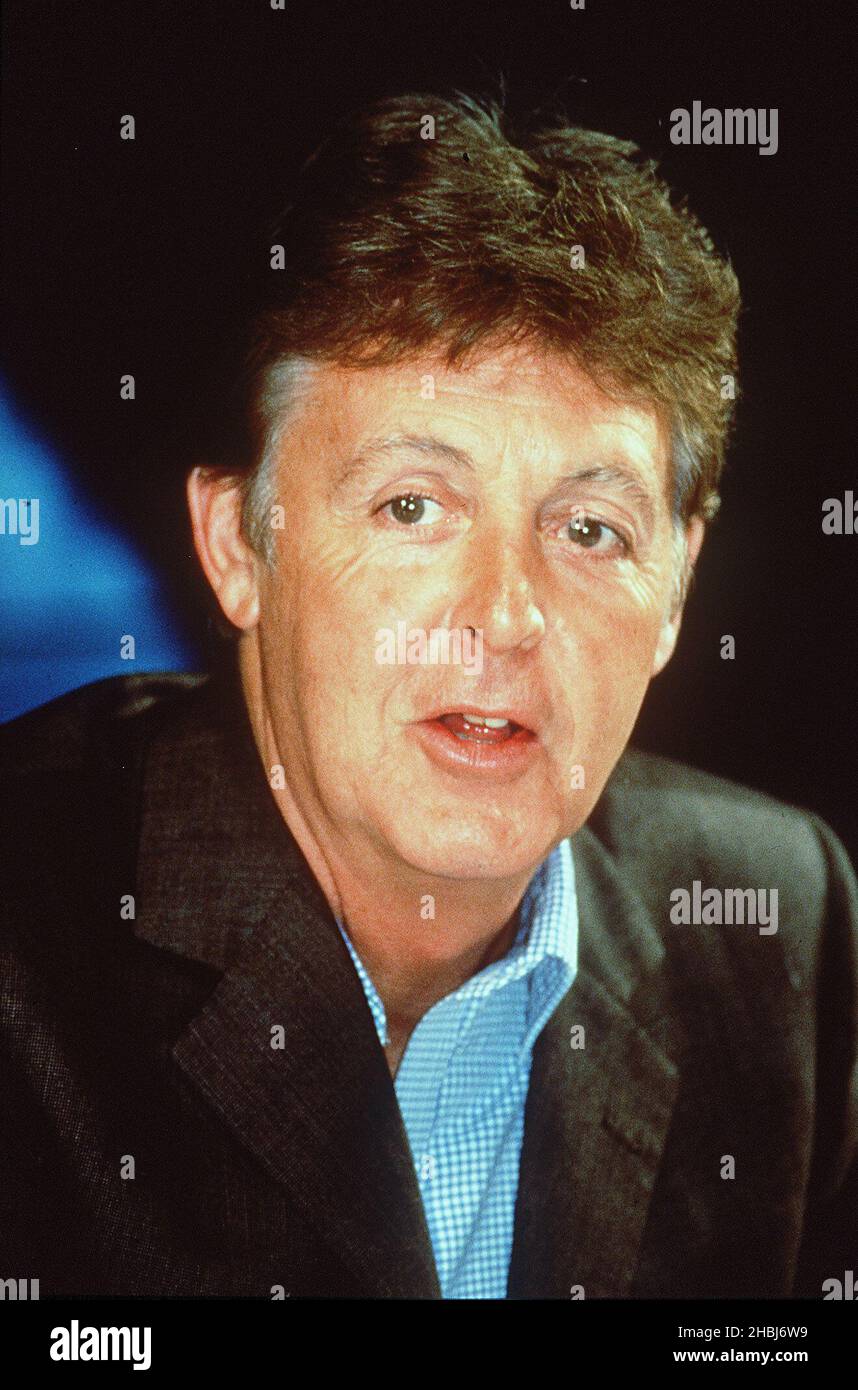 Sir Paul McCartney at a photocall in London Stock Photo - Alamy