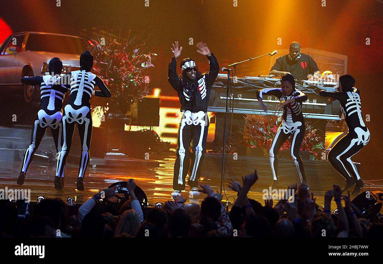 Outkast perform live at the 2004 brits awards hi-res stock photography ...